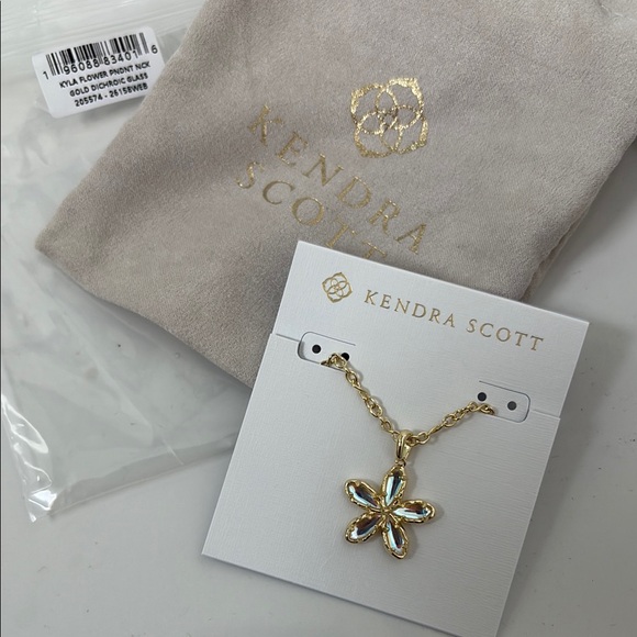 Kendra Scott | Jewelry | Kendra Scott Kyla Flower Pendant Gold | Poshmark